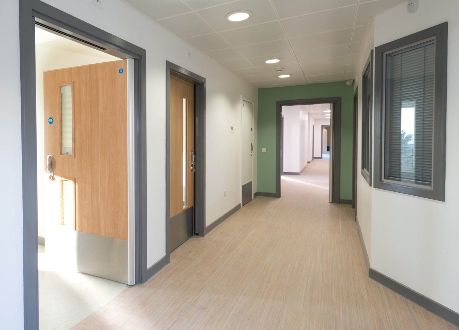 Dudhope Young People's Unit, NHS Tayside - Safehinge EN-AU