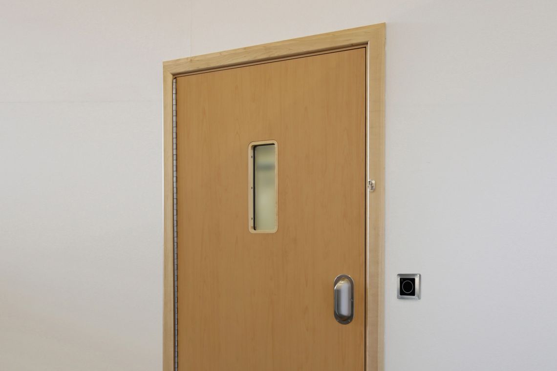 Seclusion room doorset for mental health - Safehinge EN