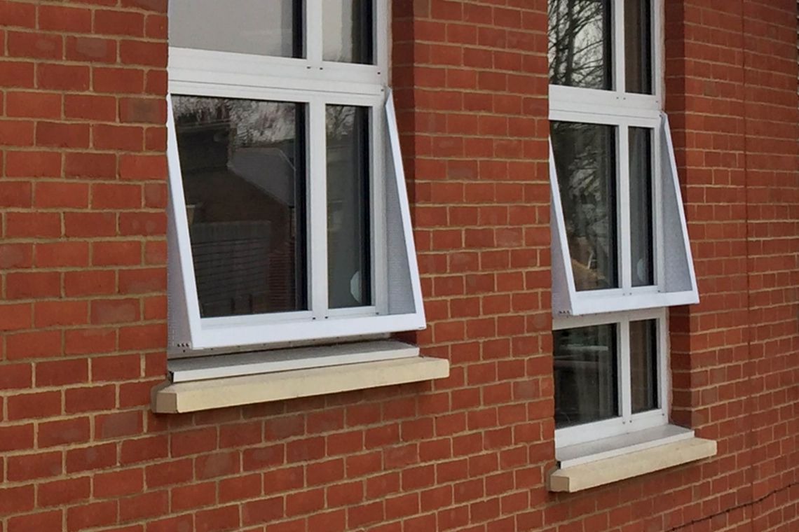 Anti-ligature window restrictors - Safehinge EN